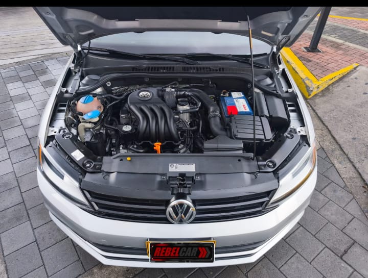 VOLKSWAGEN JETTA [6] [FL] COMFORTLINE TP 2000CC 4AB ABS – REBELCAR SAS
