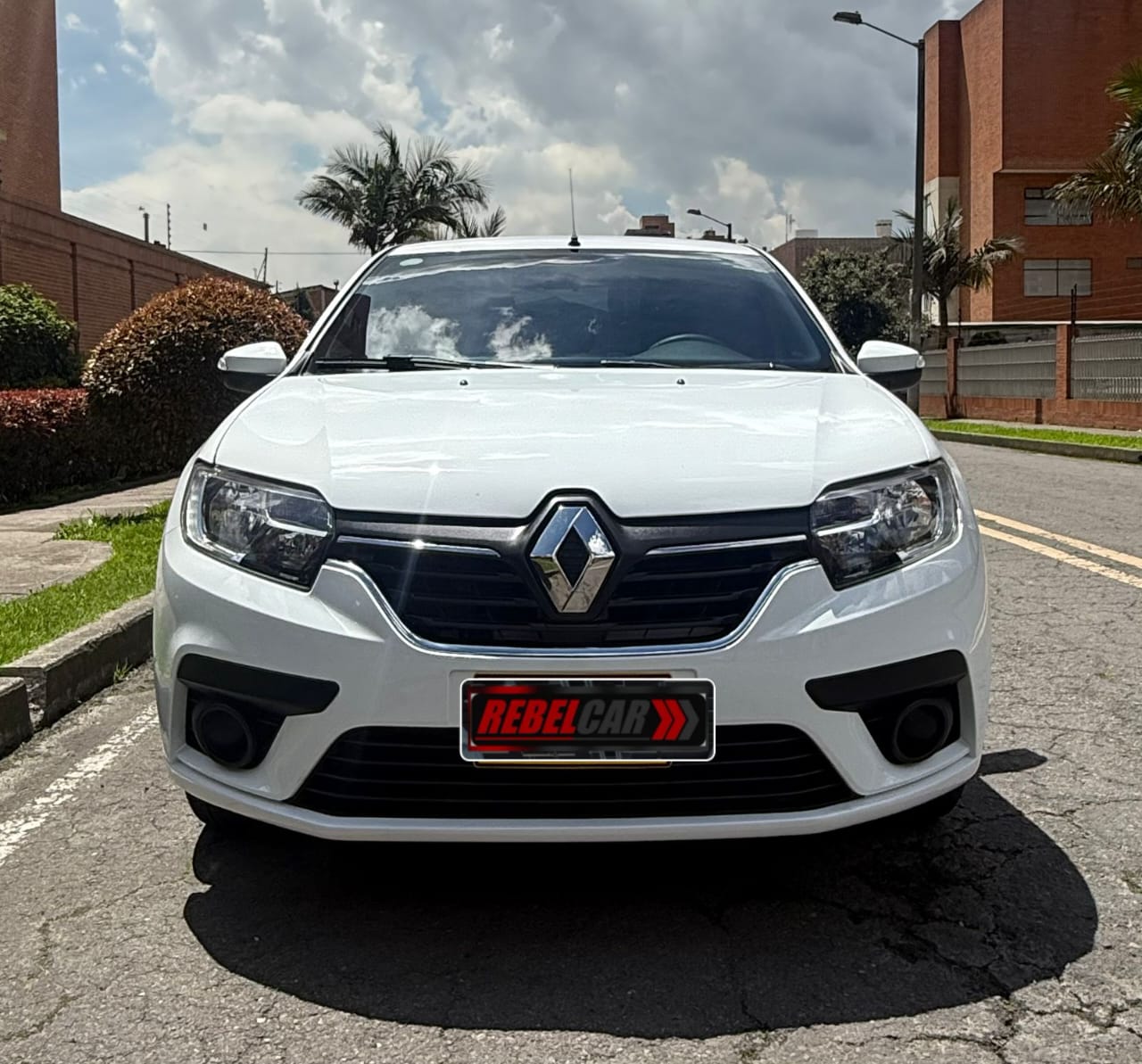Renault Logan Life Plus 1.6L 16V 2022 – REBELCAR SAS