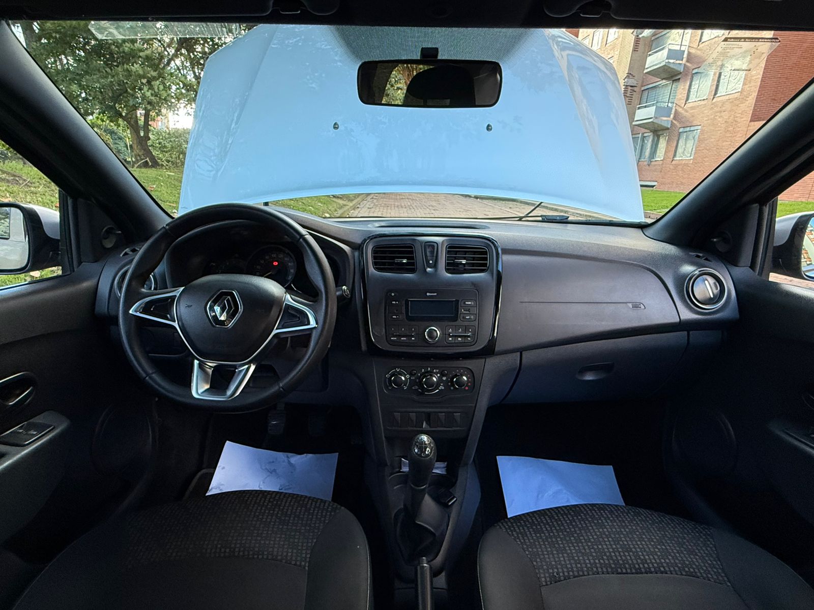 Renault Logan Life 1.6L 8V 2021 – REBELCAR SAS