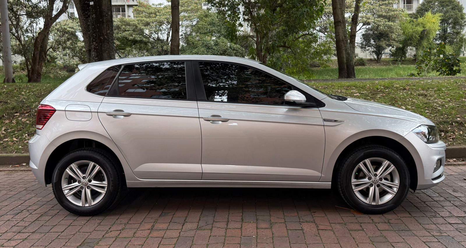 VOLKSWAGEN POLO COMFORTLINE – REBELCAR SAS