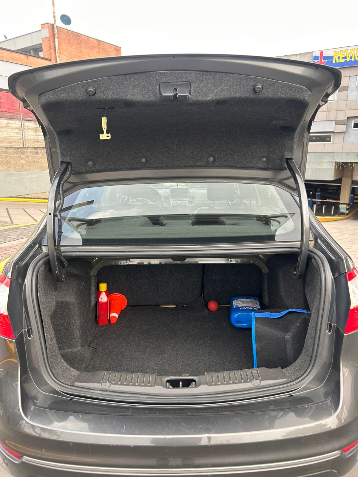 FORD FIESTA TITANIUM – REBELCAR SAS