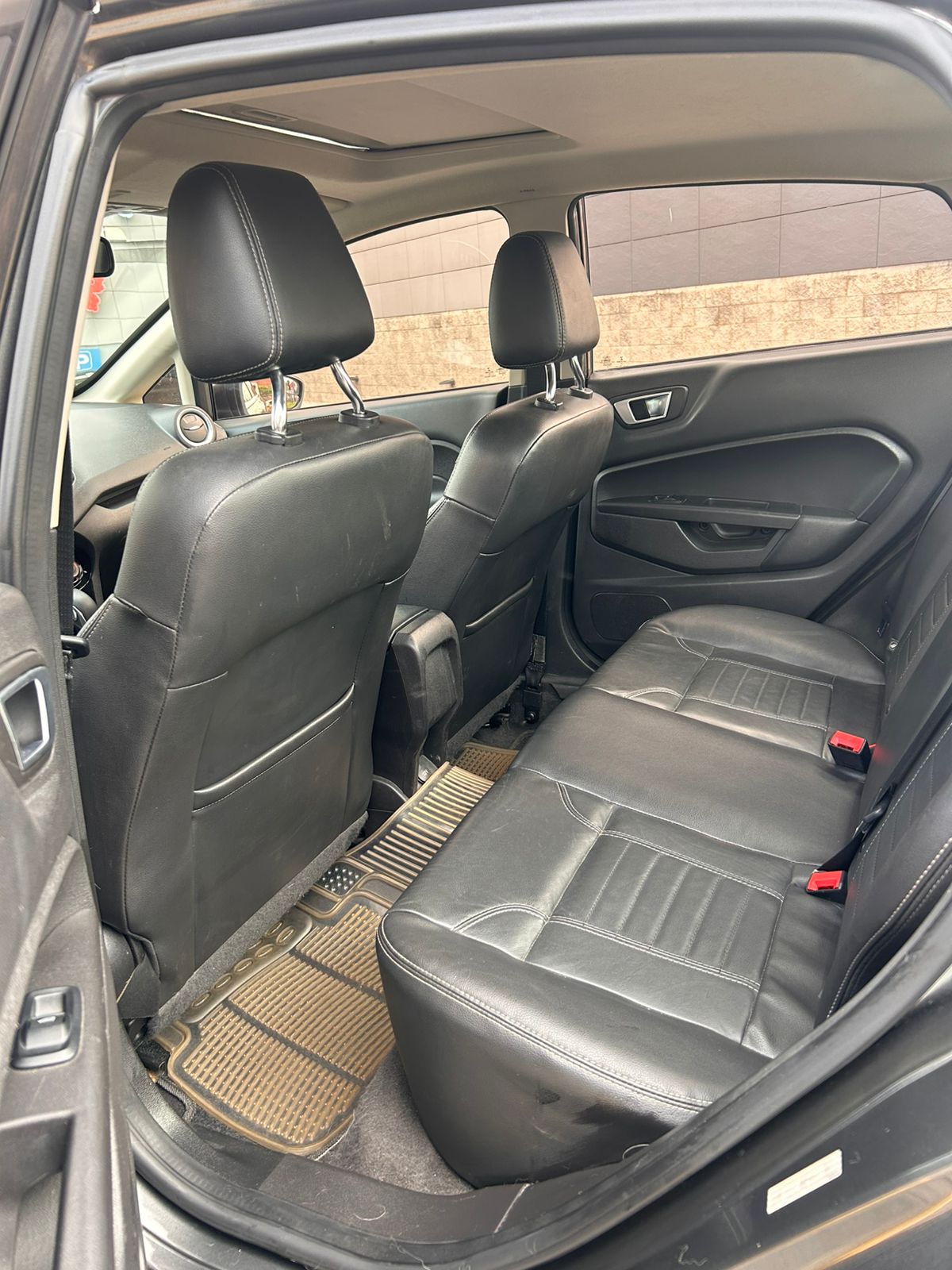 FORD FIESTA TITANIUM – REBELCAR SAS