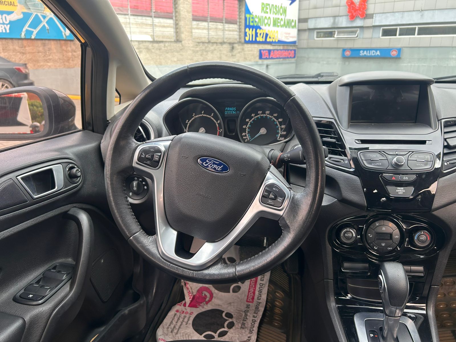 FORD FIESTA TITANIUM – REBELCAR SAS